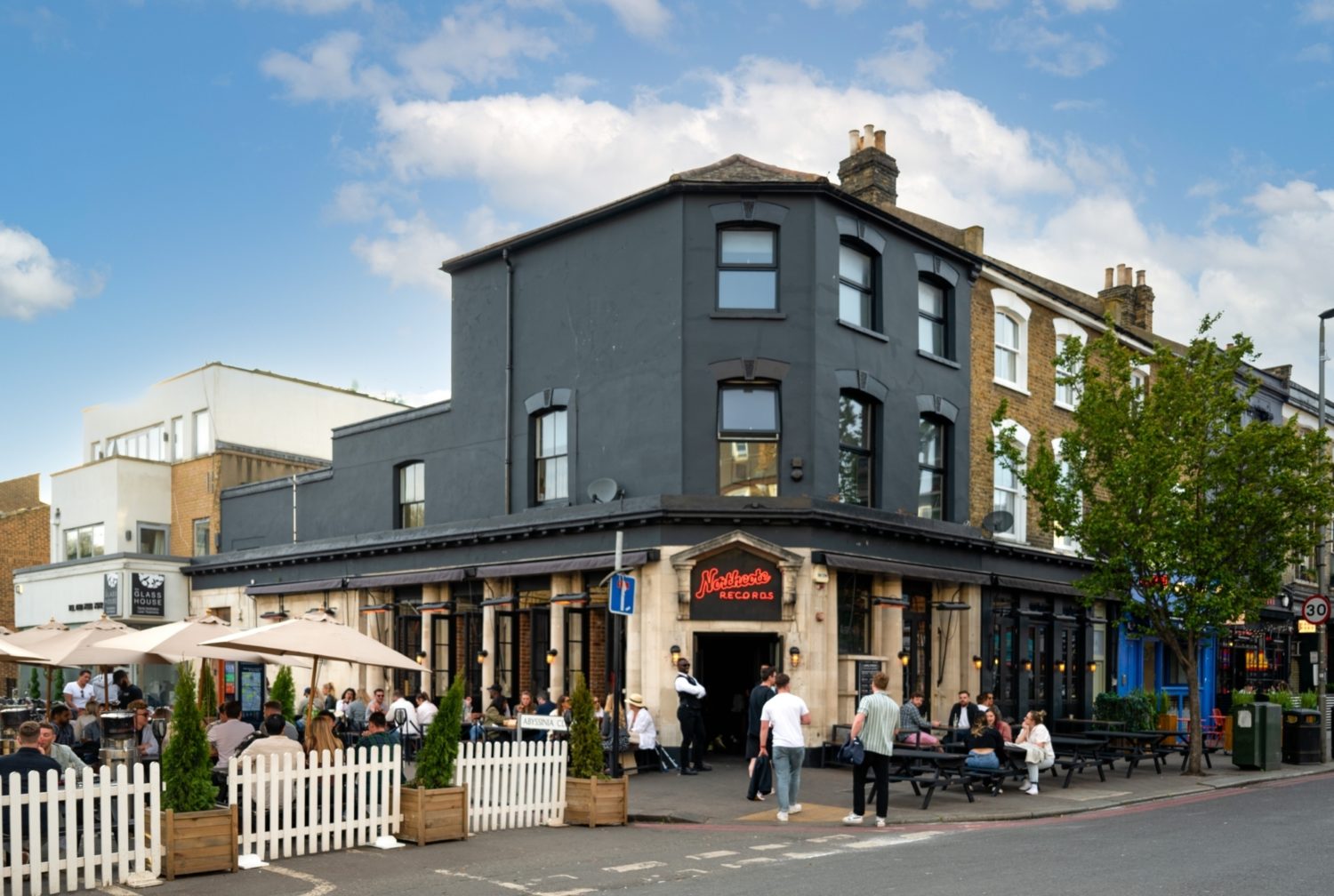 Pubs With Beer Gardens Near Clapham Junction | Fasci Garden